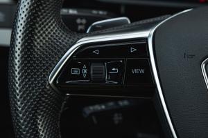Black Audi E-Tron 2022 in Ventspils, with an engine capacity of 0.00 L and mileage of 27 thousand km for 44500 €, photo 21 on AUTOMOTO.COM.LV
