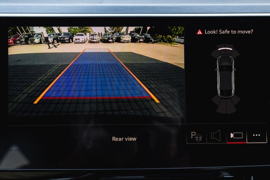 Black Audi E-Tron 2022 in Ventspils, with an engine capacity of 0.00 L and mileage of 27 thousand km for 44500 €, photo 24 on AUTOMOTO.COM.LV