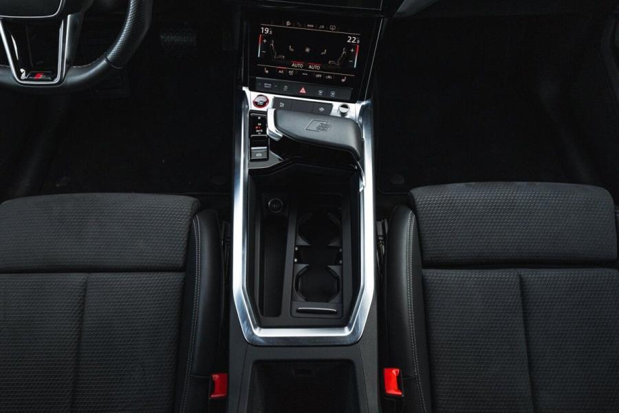 Black Audi E-Tron 2022 in Ventspils, with an engine capacity of 0.00 L and mileage of 27 thousand km for 44500 €, photo 28 on AUTOMOTO.COM.LV