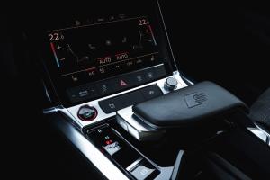 Black Audi E-Tron 2022 in Ventspils, with an engine capacity of 0.00 L and mileage of 27 thousand km for 44500 €, photo 29 on AUTOMOTO.COM.LV