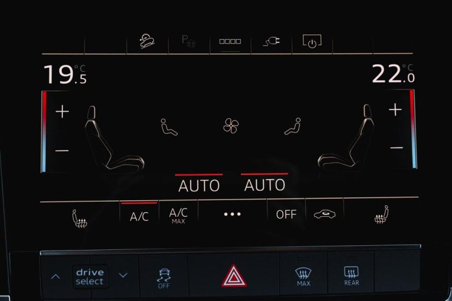 Black Audi E-Tron 2022 in Ventspils, with an engine capacity of 0.00 L and mileage of 27 thousand km for 44500 €, photo 30 on AUTOMOTO.COM.LV