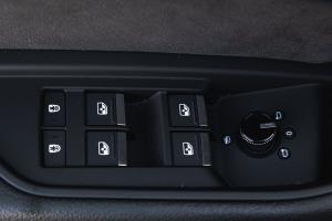 Black Audi E-Tron 2022 in Ventspils, with an engine capacity of 0.00 L and mileage of 27 thousand km for 44500 €, photo 35 on AUTOMOTO.COM.LV