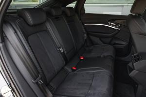Black Audi E-Tron 2022 in Ventspils, with an engine capacity of 0.00 L and mileage of 27 thousand km for 44500 €, photo 39 on AUTOMOTO.COM.LV