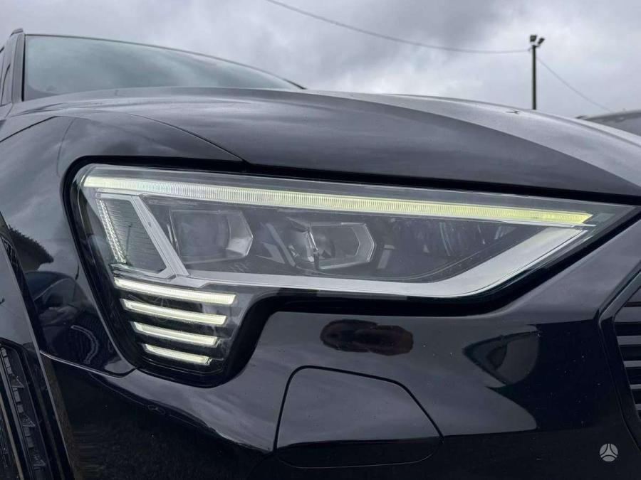 Черный Ауди E-Tron 2022 в Вильнюс, объемом двигателя 0.00 л и пробегом 135 тыс. км за 33400 €, фото 9 на AUTOMOTO.COM.LV