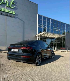 Melns Audi E-Tron 2022 Viļņa, ar dzinēja tilpumu 0.00 L un nobraukumu 70 tūkst. km par 38000 €, foto  vietnē AUTOMOTO.COM.LV