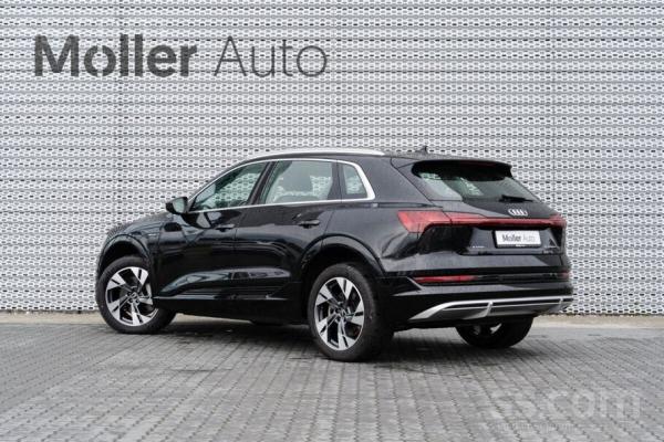 Black Audi E-Tron 2022 in Riga, with an engine capacity of 0.00 L and mileage of 41 thousand km for 39050 €, photo 4 on AUTOMOTO.COM.LV