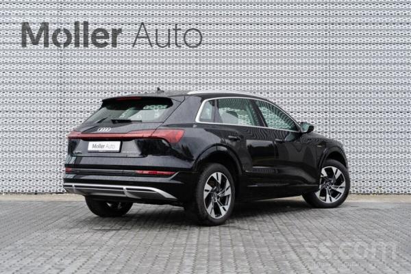 Black Audi E-Tron 2022 in Riga, with an engine capacity of 0.00 L and mileage of 41 thousand km for 39050 €, photo 5 on AUTOMOTO.COM.LV