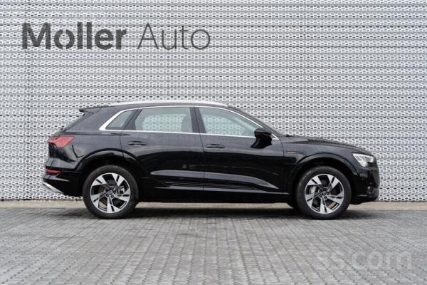 Black Audi E-Tron 2022 in Riga, with an engine capacity of 0.00 L and mileage of 41 thousand km for 39050 €, photo 6 on AUTOMOTO.COM.LV