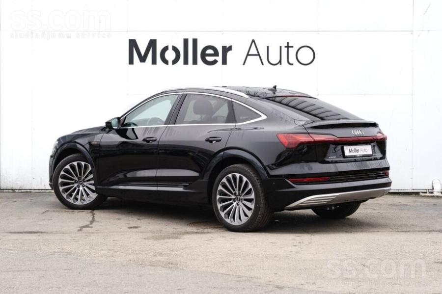 Black Audi E-Tron 2022 in Riga, with an engine capacity of 0.00 L and mileage of 41 thousand km for 38950 €, photo 4 on AUTOMOTO.COM.LV