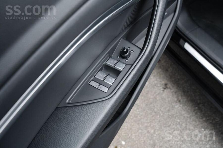 Black Audi E-Tron 2022 in Riga, with an engine capacity of 0.00 L and mileage of 41 thousand km for 38950 €, photo 11 on AUTOMOTO.COM.LV