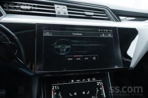 Black Audi E-Tron 2022 in Riga, with an engine capacity of 0.00 L and mileage of 41 thousand km for 38950 €, photo 24 on AUTOMOTO.COM.LV