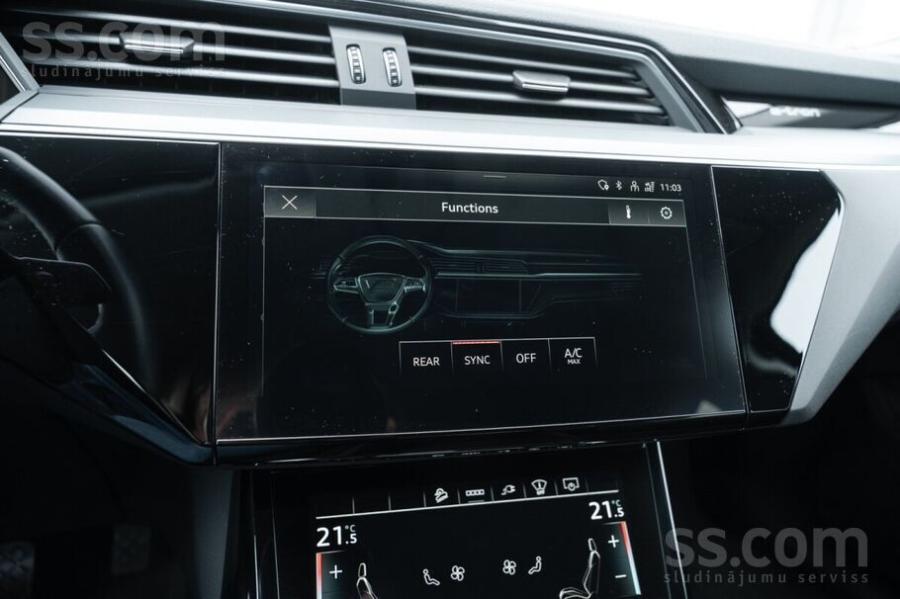 Black Audi E-Tron 2022 in Riga, with an engine capacity of 0.00 L and mileage of 41 thousand km for 38950 €, photo 24 on AUTOMOTO.COM.LV