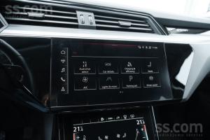 Black Audi E-Tron 2022 in Riga, with an engine capacity of 0.00 L and mileage of 41 thousand km for 38950 €, photo 27 on AUTOMOTO.COM.LV