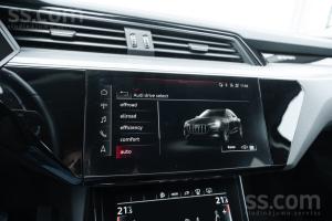 Black Audi E-Tron 2022 in Riga, with an engine capacity of 0.00 L and mileage of 41 thousand km for 38950 €, photo 29 on AUTOMOTO.COM.LV