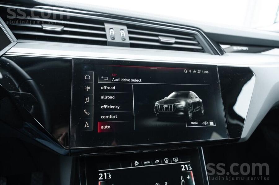 Black Audi E-Tron 2022 in Riga, with an engine capacity of 0.00 L and mileage of 41 thousand km for 38950 €, photo 29 on AUTOMOTO.COM.LV