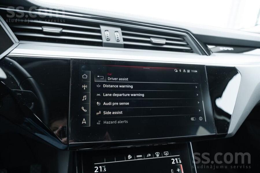Black Audi E-Tron 2022 in Riga, with an engine capacity of 0.00 L and mileage of 41 thousand km for 38950 €, photo 32 on AUTOMOTO.COM.LV