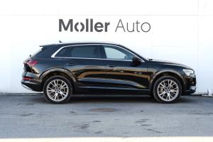 Black Audi E-Tron 2022 in Riga, with an engine capacity of 0.00 L and mileage of 53 thousand km for 33500 €, photo 6 on AUTOMOTO.COM.LV