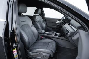 Black Audi E-Tron 2022 in Riga, with an engine capacity of 0.00 L and mileage of 53 thousand km for 33500 €, photo 7 on AUTOMOTO.COM.LV