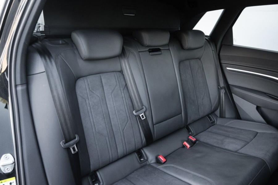 Black Audi E-Tron 2022 in Riga, with an engine capacity of 0.00 L and mileage of 53 thousand km for 33500 €, photo 8 on AUTOMOTO.COM.LV