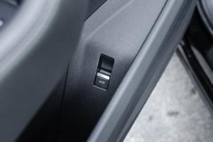 Black Audi E-Tron 2022 in Riga, with an engine capacity of 0.00 L and mileage of 53 thousand km for 33500 €, photo 11 on AUTOMOTO.COM.LV