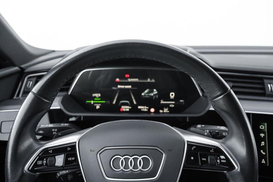 Black Audi E-Tron 2022 in Riga, with an engine capacity of 0.00 L and mileage of 53 thousand km for 33500 €, photo 17 on AUTOMOTO.COM.LV