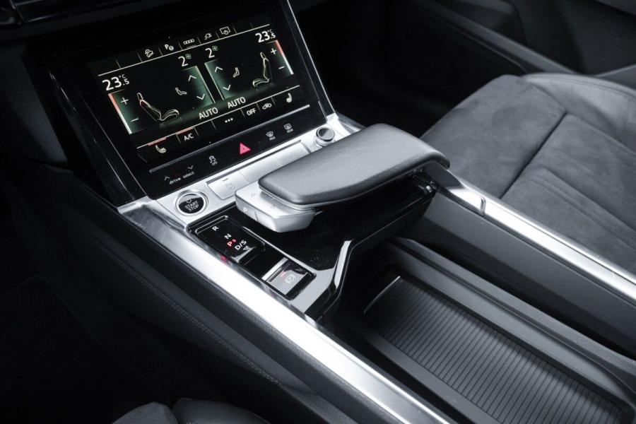 Black Audi E-Tron 2022 in Riga, with an engine capacity of 0.00 L and mileage of 53 thousand km for 33500 €, photo 18 on AUTOMOTO.COM.LV