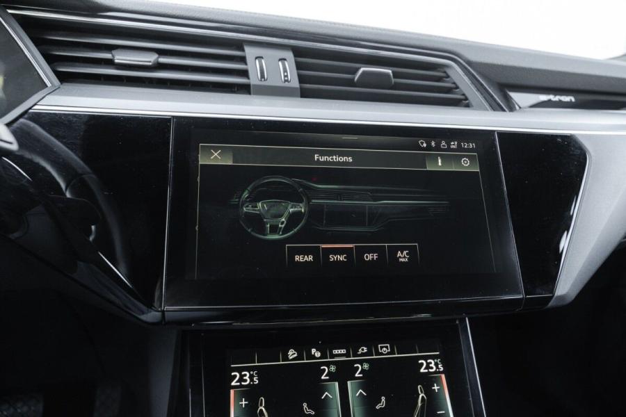 Black Audi E-Tron 2022 in Riga, with an engine capacity of 0.00 L and mileage of 53 thousand km for 33500 €, photo 20 on AUTOMOTO.COM.LV