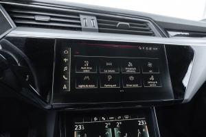 Black Audi E-Tron 2022 in Riga, with an engine capacity of 0.00 L and mileage of 53 thousand km for 33500 €, photo 23 on AUTOMOTO.COM.LV