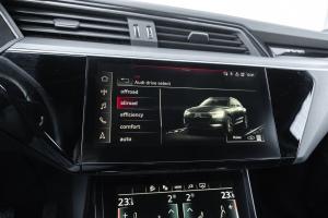 Black Audi E-Tron 2022 in Riga, with an engine capacity of 0.00 L and mileage of 53 thousand km for 33500 €, photo 24 on AUTOMOTO.COM.LV