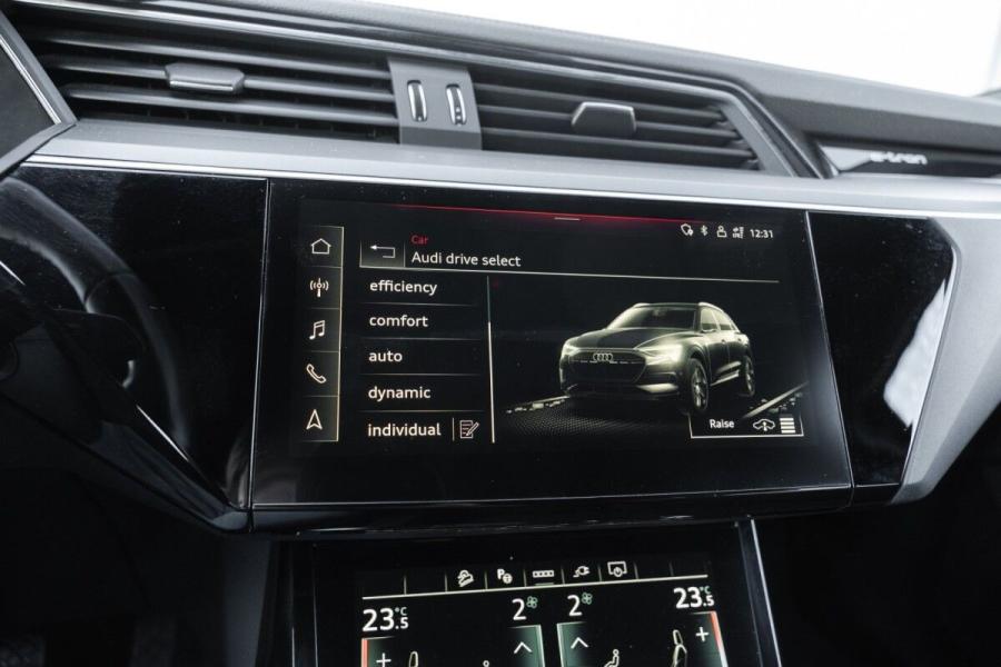 Black Audi E-Tron 2022 in Riga, with an engine capacity of 0.00 L and mileage of 53 thousand km for 33500 €, photo 25 on AUTOMOTO.COM.LV