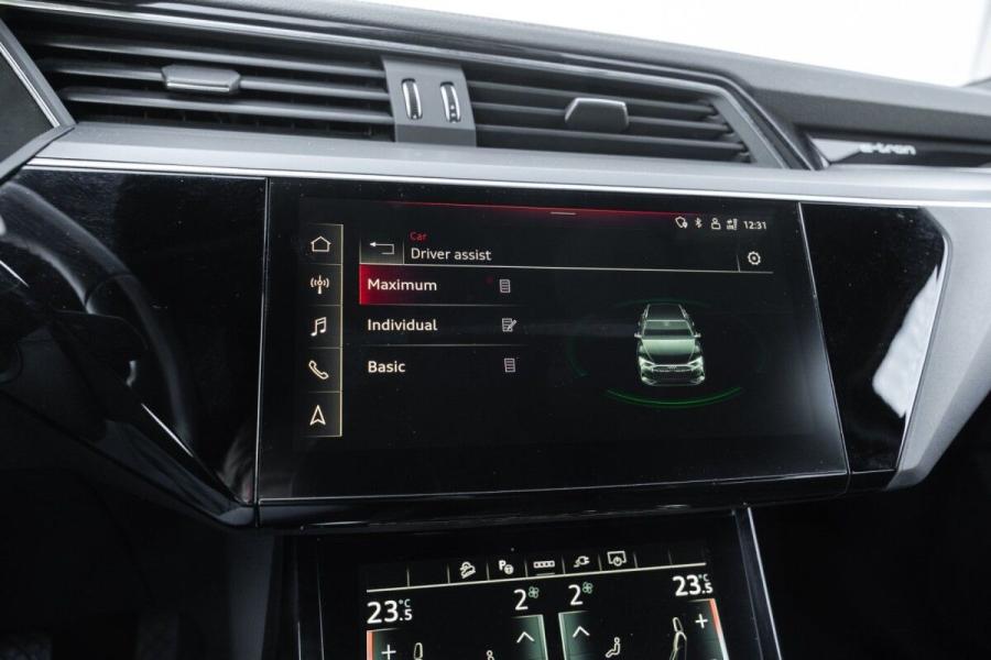 Black Audi E-Tron 2022 in Riga, with an engine capacity of 0.00 L and mileage of 53 thousand km for 33500 €, photo 26 on AUTOMOTO.COM.LV