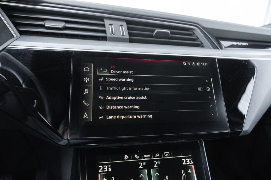 Black Audi E-Tron 2022 in Riga, with an engine capacity of 0.00 L and mileage of 53 thousand km for 33500 €, photo 27 on AUTOMOTO.COM.LV