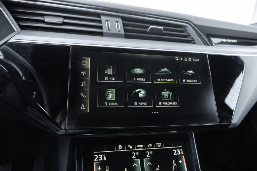 Black Audi E-Tron 2022 in Riga, with an engine capacity of 0.00 L and mileage of 53 thousand km for 33500 €, photo 29 on AUTOMOTO.COM.LV
