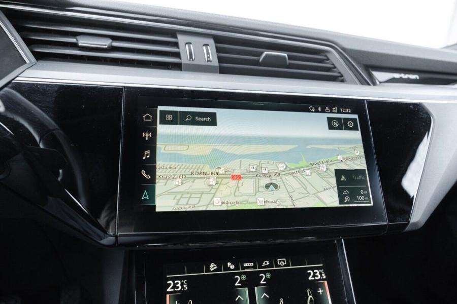Black Audi E-Tron 2022 in Riga, with an engine capacity of 0.00 L and mileage of 53 thousand km for 33500 €, photo 30 on AUTOMOTO.COM.LV