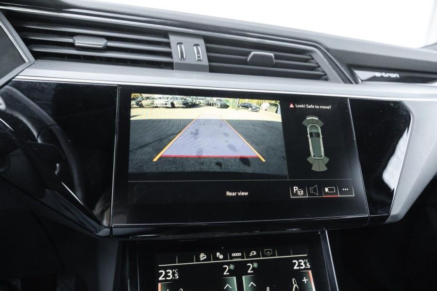 Black Audi E-Tron 2022 in Riga, with an engine capacity of 0.00 L and mileage of 53 thousand km for 33500 €, photo 31 on AUTOMOTO.COM.LV