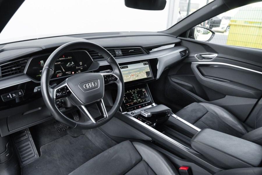 Black Audi E-Tron 2022 in Riga, with an engine capacity of 0.00 L and mileage of 53 thousand km for 33500 €, photo 32 on AUTOMOTO.COM.LV