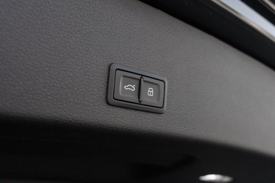 Black Audi E-Tron 2022 in Riga, with an engine capacity of 0.00 L and mileage of 53 thousand km for 33500 €, photo 34 on AUTOMOTO.COM.LV
