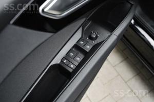 Black Audi E-Tron 2023 in Riga, with an engine capacity of 0.00 L and mileage of 98 thousand km for 36150 €, photo 10 on AUTOMOTO.COM.LV