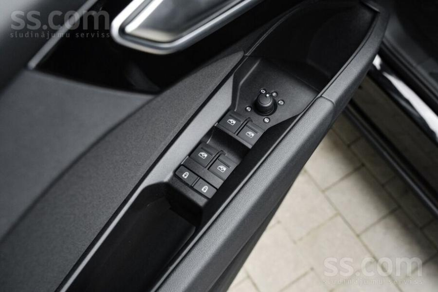 Black Audi E-Tron 2023 in Riga, with an engine capacity of 0.00 L and mileage of 98 thousand km for 36150 €, photo 10 on AUTOMOTO.COM.LV