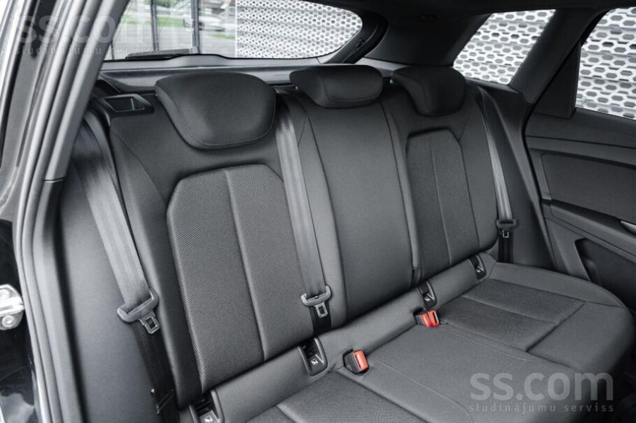 Black Audi E-Tron 2023 in Riga, with an engine capacity of 0.00 L and mileage of 98 thousand km for 36150 €, photo 24 on AUTOMOTO.COM.LV