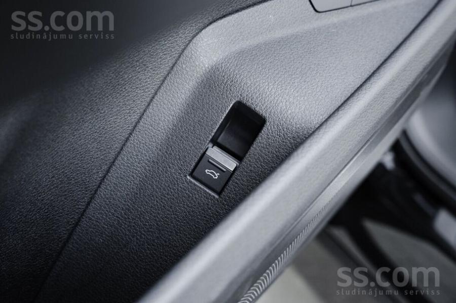 Black Audi E-Tron 2023 in Riga, with an engine capacity of 0.00 L and mileage of 47 thousand km for 38300 €, photo 10 on AUTOMOTO.COM.LV