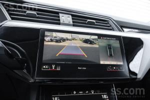 Black Audi E-Tron 2023 in Riga, with an engine capacity of 0.00 L and mileage of 47 thousand km for 38300 €, photo 20 on AUTOMOTO.COM.LV