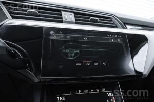 Black Audi E-Tron 2023 in Riga, with an engine capacity of 0.00 L and mileage of 47 thousand km for 38300 €, photo 22 on AUTOMOTO.COM.LV