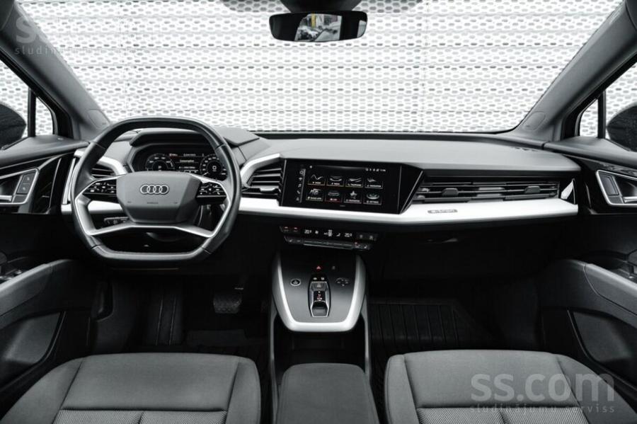 Black Audi E-Tron 2023 in Riga, with an engine capacity of 0.00 L and mileage of 98 thousand km for 36150 €, photo 7 on AUTOMOTO.COM.LV