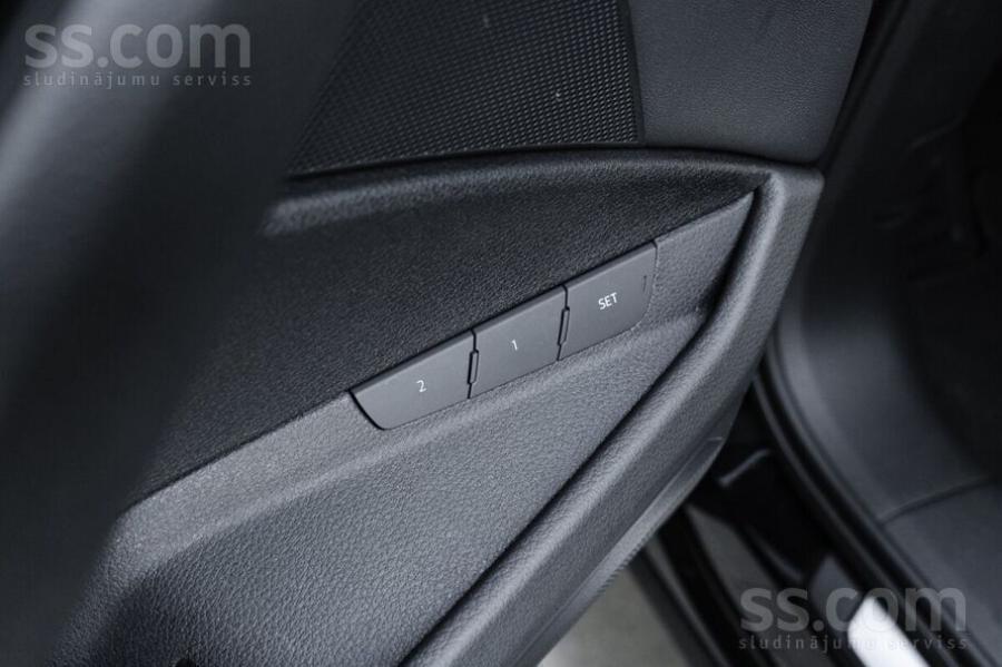Black Audi E-Tron 2023 in Riga, with an engine capacity of 0.00 L and mileage of 47 thousand km for 38300 €, photo 9 on AUTOMOTO.COM.LV