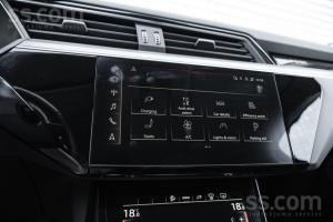 Black Audi E-Tron 2023 in Riga, with an engine capacity of 0.00 L and mileage of 47 thousand km for 38300 €, photo 24 on AUTOMOTO.COM.LV