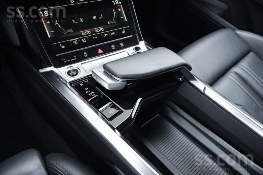 Black Audi E-Tron 2023 in Riga, with an engine capacity of 0.00 L and mileage of 47 thousand km for 38300 €, photo 32 on AUTOMOTO.COM.LV