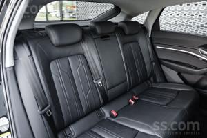 Black Audi E-Tron 2023 in Riga, with an engine capacity of 0.00 L and mileage of 47 thousand km for 38300 €, photo 33 on AUTOMOTO.COM.LV