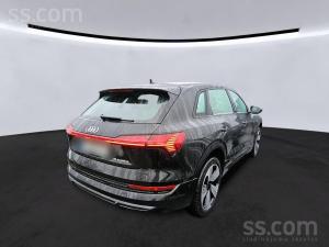 Черный Ауди E-Tron 2023 в Елгава, объемом двигателя 0.00 л и пробегом 36 тыс. км за 39900 €, фото 3 на AUTOMOTO.COM.LV