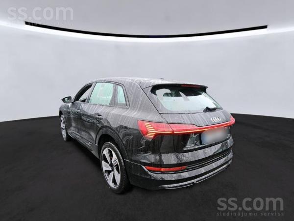 Черный Ауди E-Tron 2023 в Елгава, объемом двигателя 0.00 л и пробегом 36 тыс. км за 39900 €, фото 3 на AUTOMOTO.COM.LV